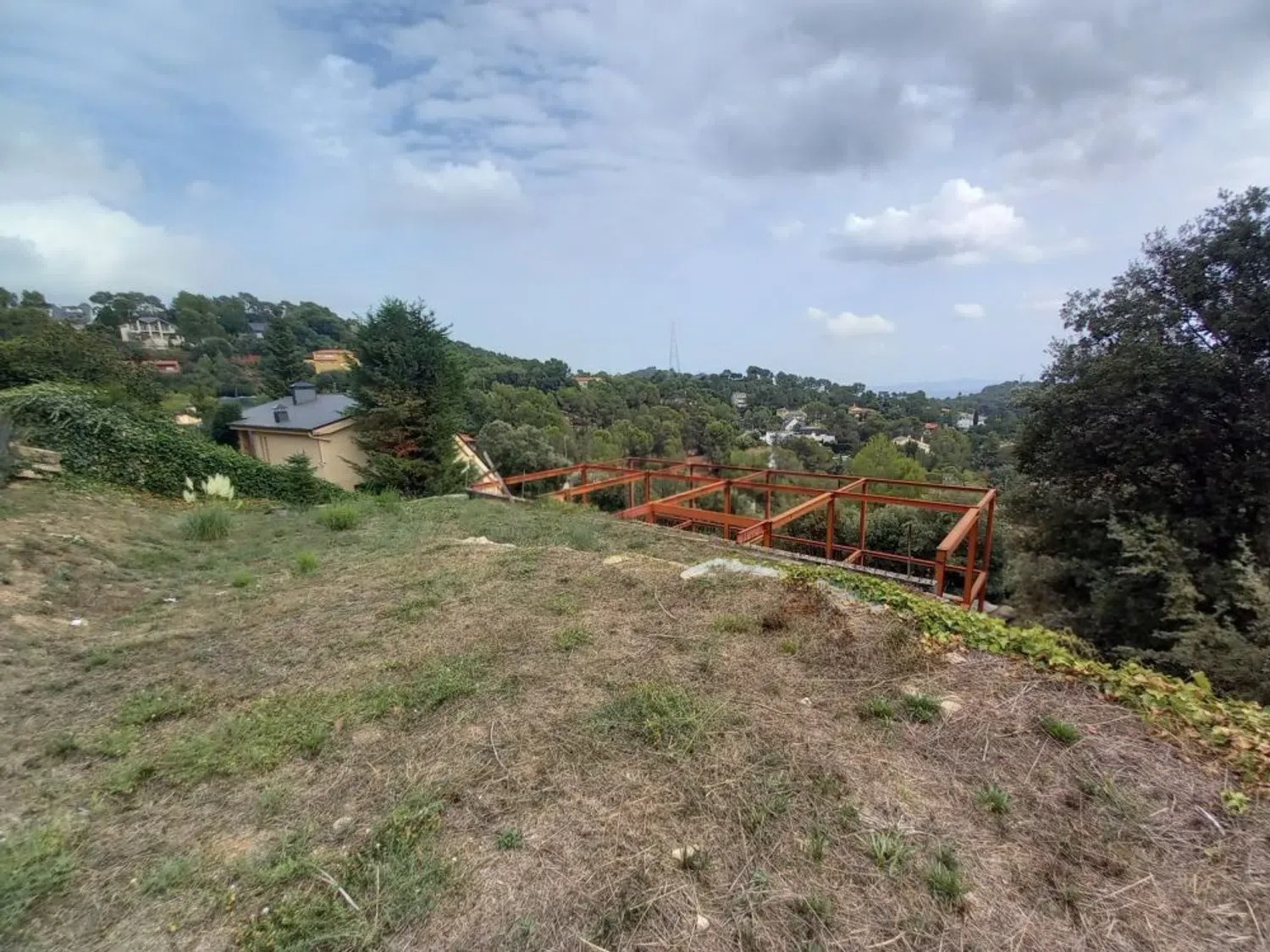 Building land in matadepera